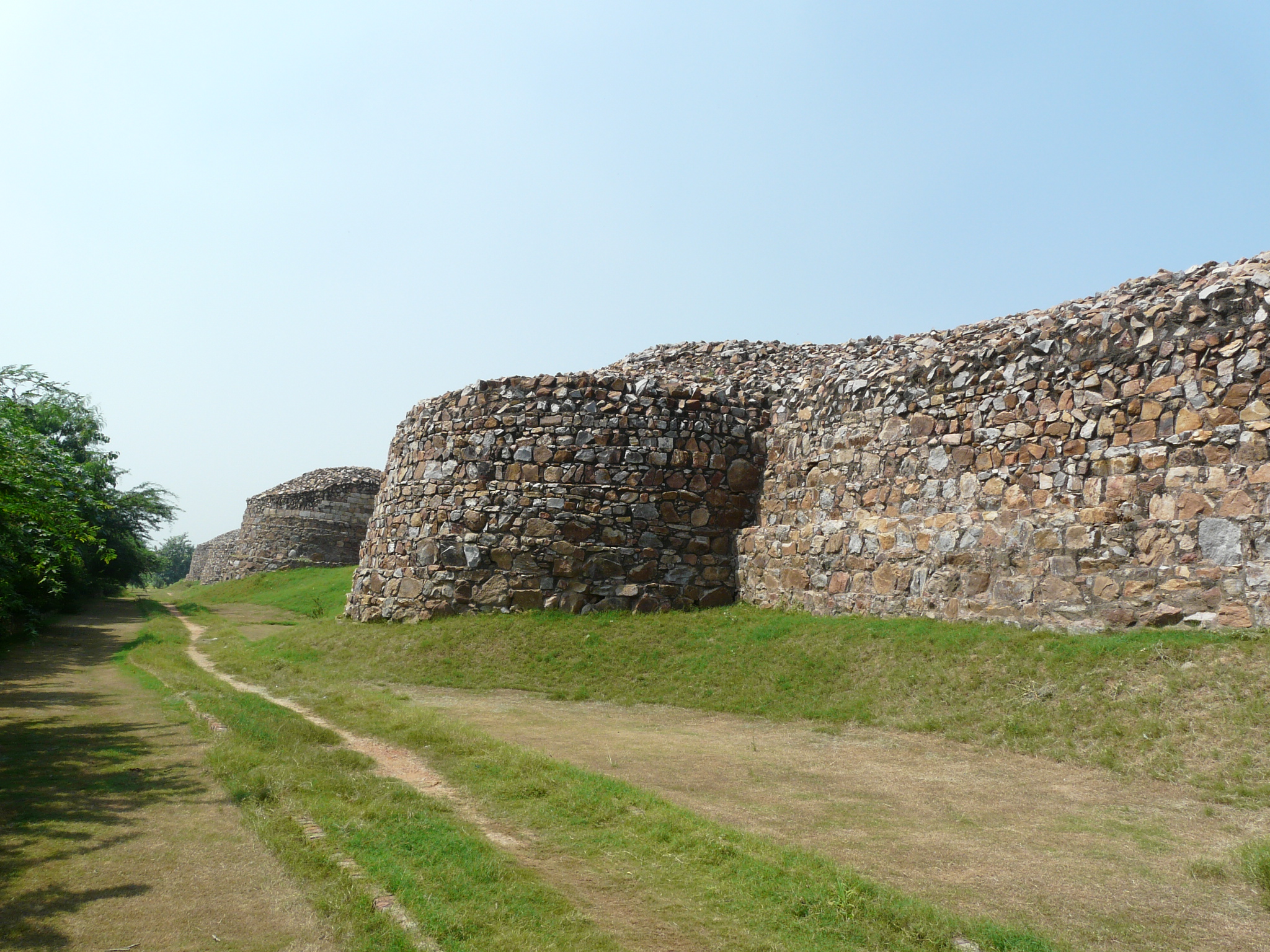 Rai Pithora fort or Qila Rai Pithora, Delhi | Kahajaun