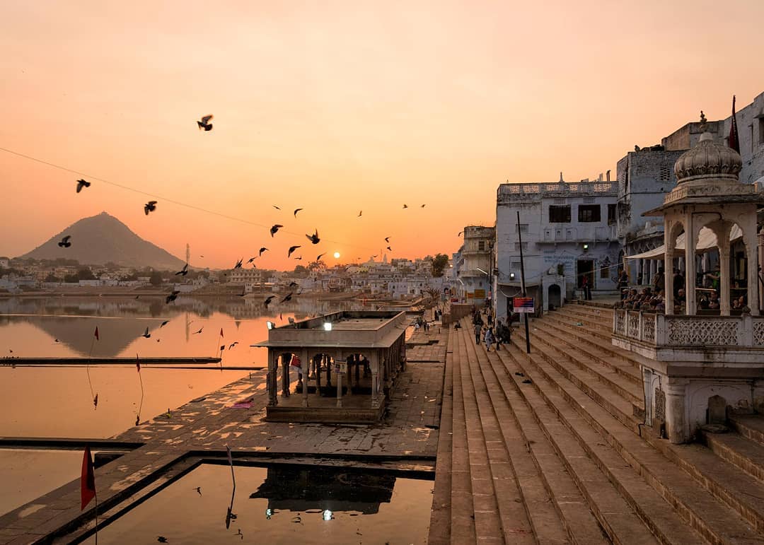 Pushkar Lake - History, Ghats & Aarti - Kahajaun