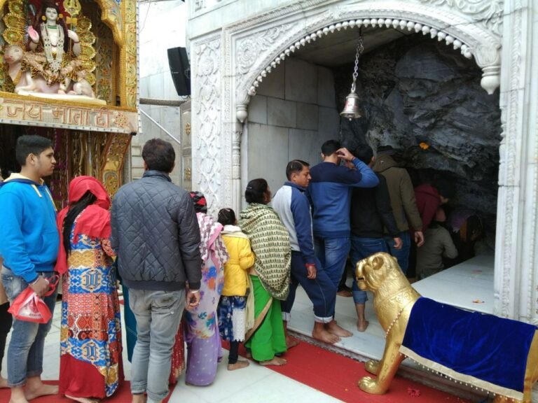 Vaishno Devi Old Cave/Gufa Open 2023 - Date, Time & other Info | KahaJaun